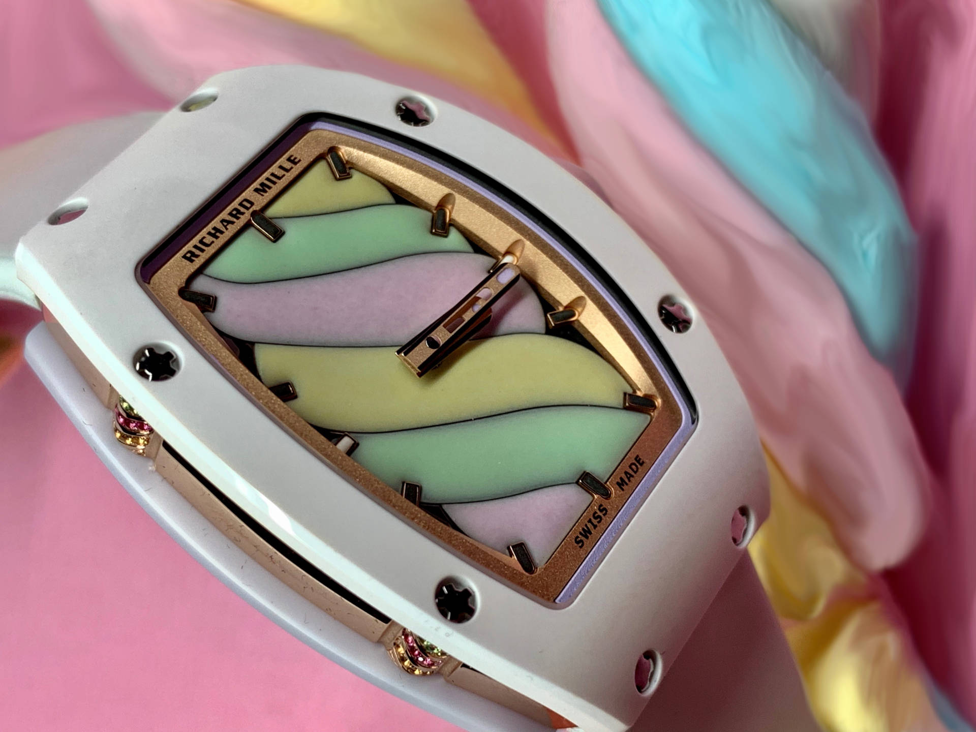 Time is Feminine and Bejeweled at SIHH 2019 • Like a Beautiful Jewel